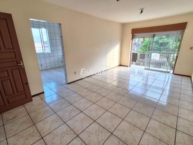 Apartamento Espaçoso: 3 Dormitórios e Suíte em Bairro Central