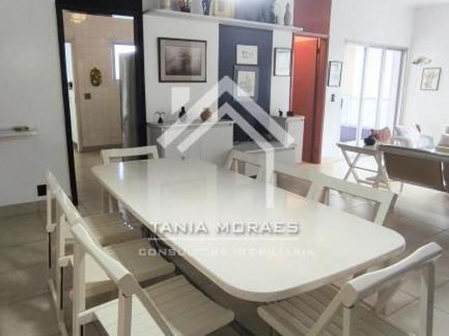 Apartamento espaçoso vintage de 2 dormitórios, 116 m2 de área privativa, vista para o mar nas Pita