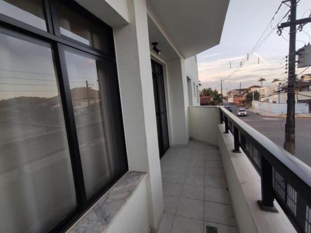 Apartamento Espaçoso a Duas Quadras da Orla de Itaguá