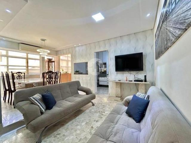 Apartamento espaçoso à venda no bairro da Ponta da Praia