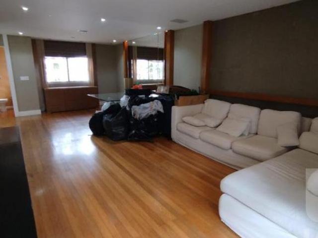 Apartamento espaçoso, bem localizado e com 2 suítes ? Pronto para morar!
