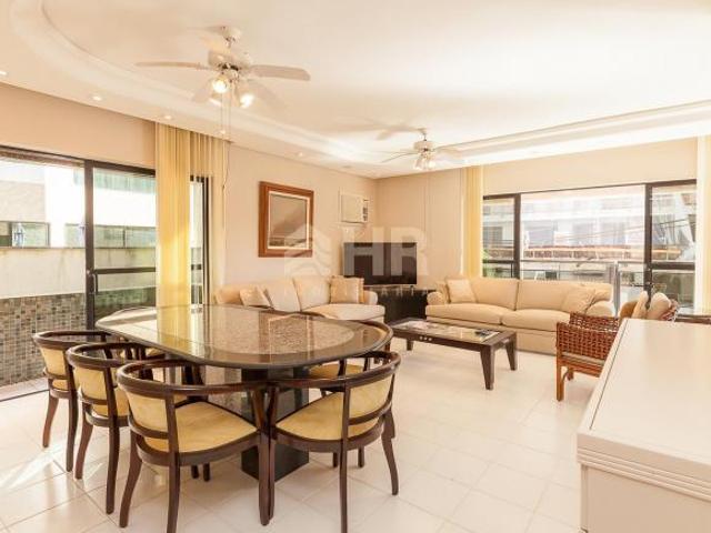 Apartamento Espaçoso com 137m² na Praia Mansa 03 d