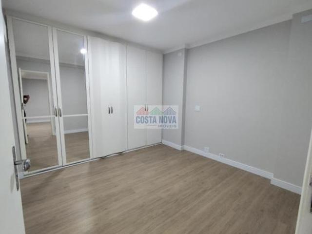 Apartamento Espaçoso com 2 Quartos e Garagem