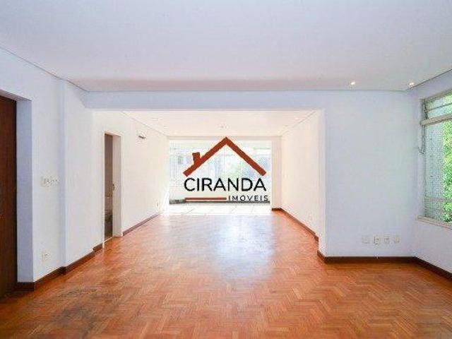 Apartamento Espaçoso com 2 Suítes em Cerqueira César