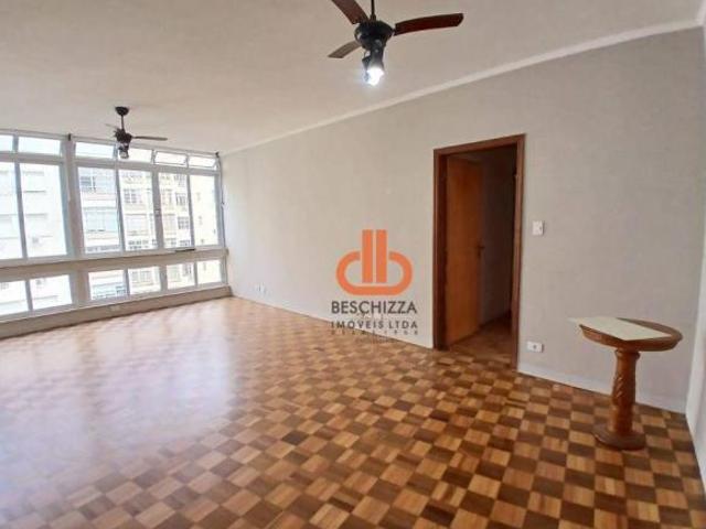 Apartamento espaçoso com quatro dormitórios e uma suíte a duas quadras da praia próximo aos shoppin