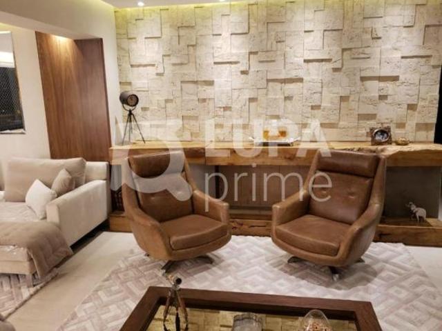 Apartamento espaçoso decorado à venda em Santa Teresinha!
