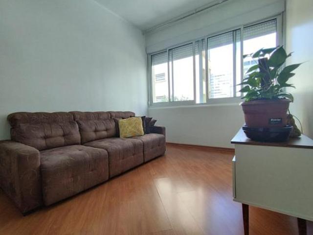 Apartamento espaçoso e arejado em Santa Cecilia