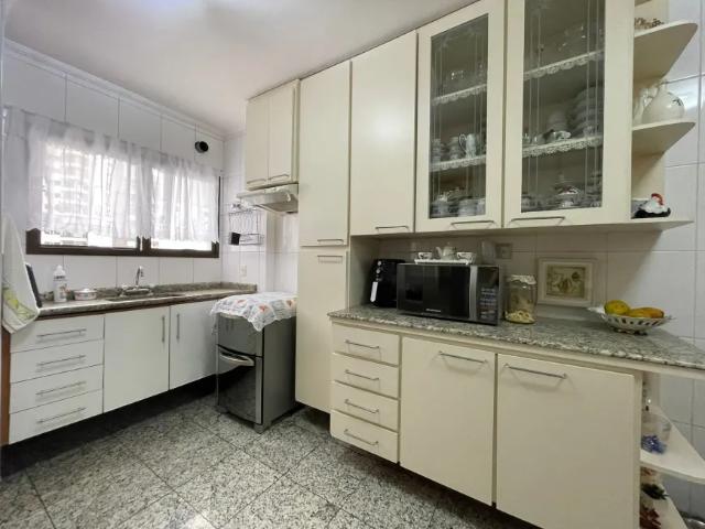 Apartamento espaçoso e confortável, pronto para morar, 3 dormitórios 1 suíte e 3 vagas + depósito