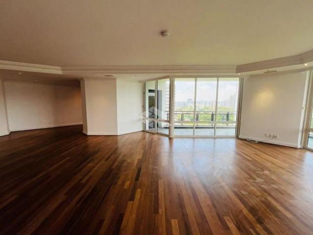 Apartamento espaçoso e luxuoso à venda em Santo Amaro, São Paulo SP. 5 quartos, 5 suítes, 6 banheiro