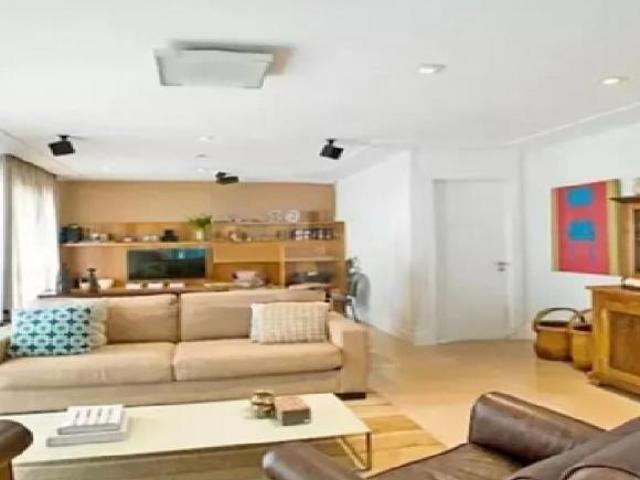 Apartamento Espaçoso em Vila Andrade