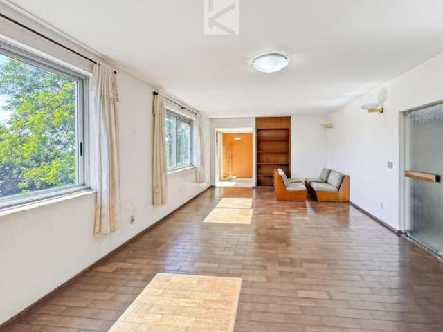 Apartamento Espaçoso na SQS 102 | 4 Quartos | 166m² | Vista Livre para o Verde
