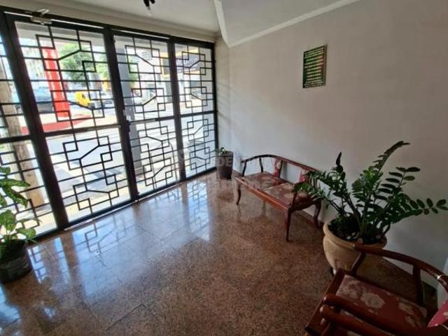 Apartamento espaçoso no Centro de 3 dormitórios