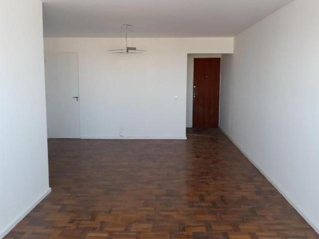 Apartamento Espaçoso no Centro de Curitiba Andar Alto, 3 Dormitórios,sendo 1, suíte, Desocupado