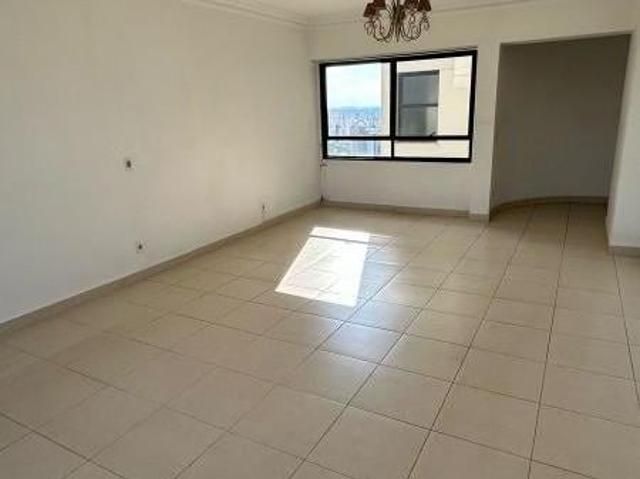 Apartamento espaçoso, no Centro, localização privilegiada! Agende sua visita!