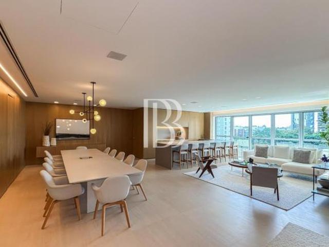 Apartamento espetacular com 431 m² de área privativa, 3 suítes e 4 vagas de garagem no Ecoville