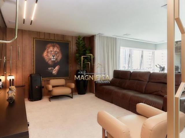 Apartamento.Este luxuoso apartamento localizad