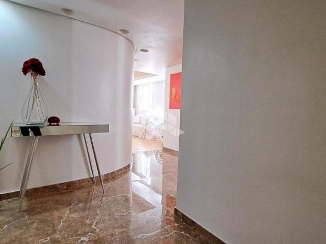 Apartamento estilo cobertura horizontal, 4 dormitórios, churrasqueira, Bom Fim