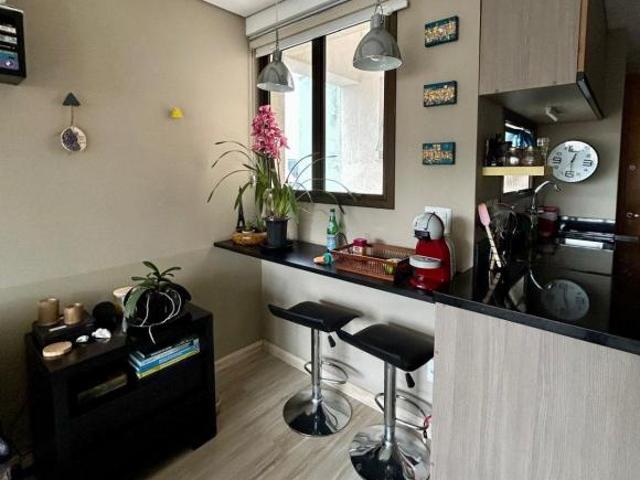 Apartamento estilo loft na Demétrio Ribeiro semi mobiliado andar alto com linda vista