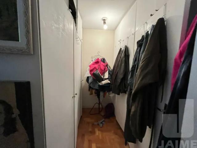 Apartamento estilo neo clássico, pé direito alto, 4 dormitórios sendo 1 suíte e 1 vaga Pinheiros