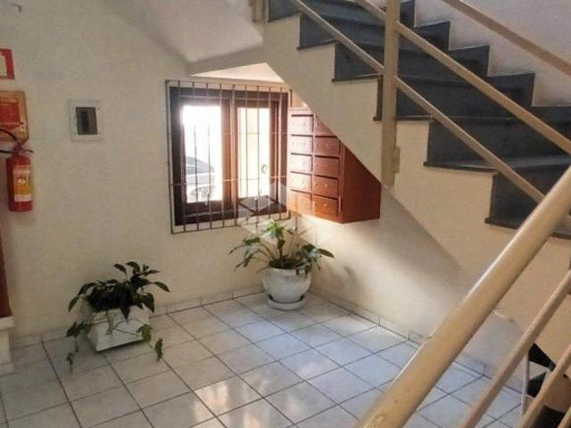 Apartamento estilo sobrado 3 dormitórios com garagem e pátio na Azenha 150 m² privativo
