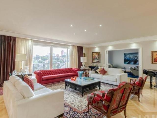 Apartamento excelente com 4 suites e 5 vagas
