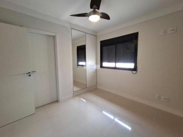 Apartamento Exclusivo com Varanda e Vista Privilegiada em Localizacao Estrategica