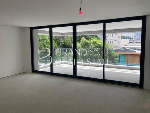 Apartamento exclusivo à venda em Vila Uberabinha, com 189m² 4 suítes, 6 banheiros, 3 vagas!