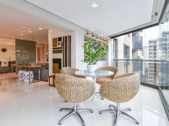 Apartamento exclusivo de 3 suítes na Vila Nova Conceição São Paulo SP! 244m², 3 vagas. Venha conhe