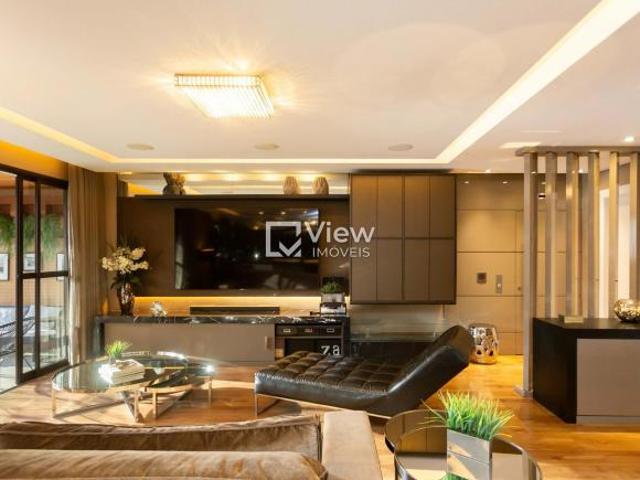 Apartamento exclusivo em andar baixo com 3 suítes