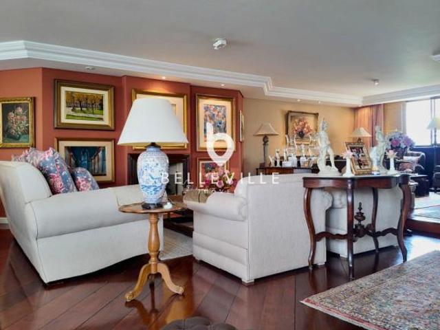 Apartamento exclusivo no Batel com 263 m², 4 quart