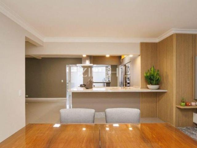 Apartamento exclusivo no Bigorrilho com 253m² privativos, lareira e apenas 1 por andar