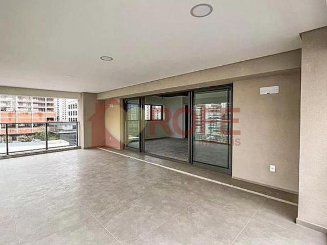 Apartamento Exclusivo no Stratos Itaim ? 246m² de Puro Luxo Descubra o privilégio de viver no coraçã