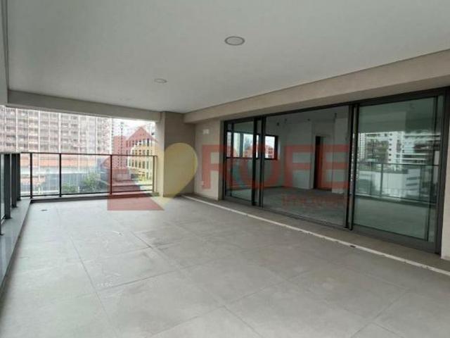 Apartamento Exclusivo no Stratos Itaim ? 246m² de Puro Luxo Descubra o privilégio de viver no coraç