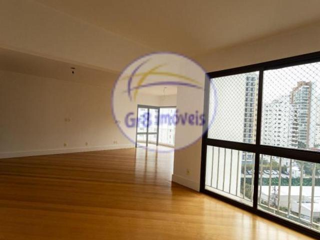 Apartamento Exclusivo na Melhor Rua de Moema Pássaros!