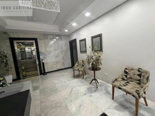 Apartamento extremamente amplo e bem conservado no Centro, com vaga de garagem