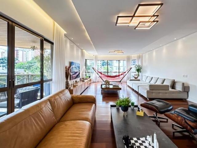 Apartamento face norte com 4 suites no Batel