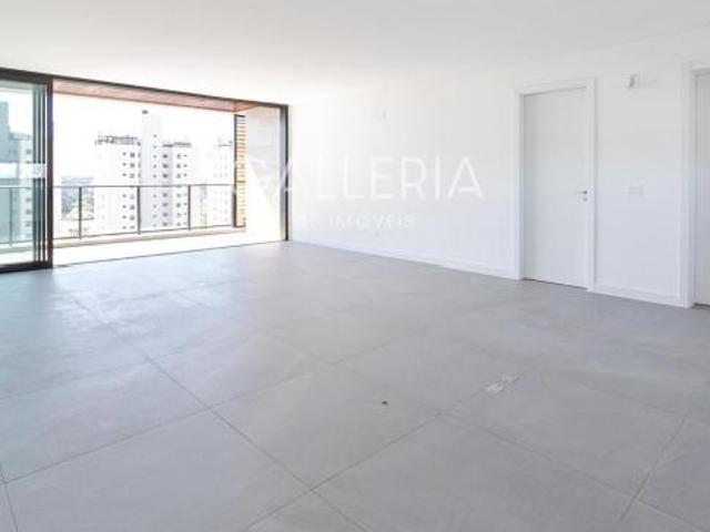 Apartamento face norte com 3 suítes e vista para o Parque Barigui