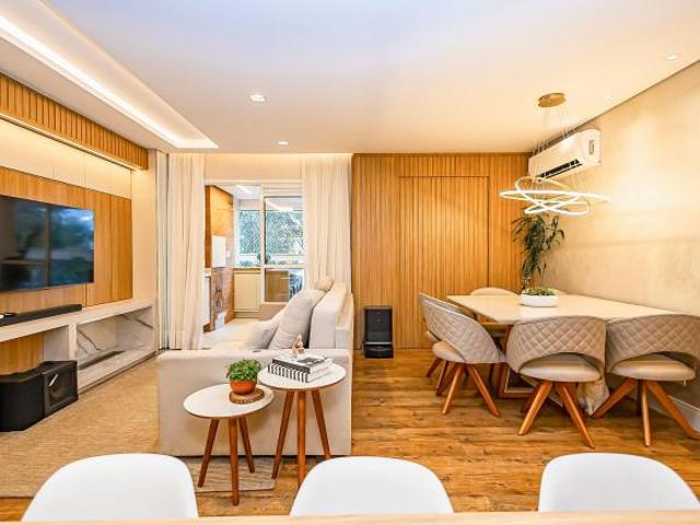 Apartamento face norte e com marcenaria completa no Bacacheri