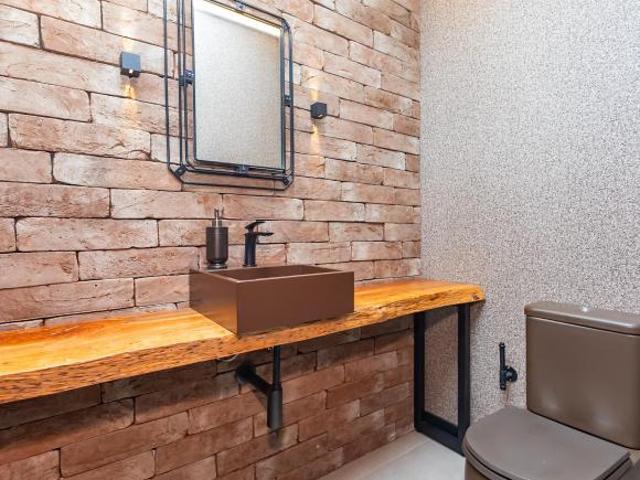 Apartamento finamente decorado em luxuosíssimo condomínio junto ao Country Club