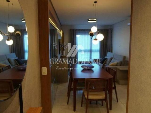 APARTAMENTO FINAMENTE MOBILIADO AO LADO DO CENTRO