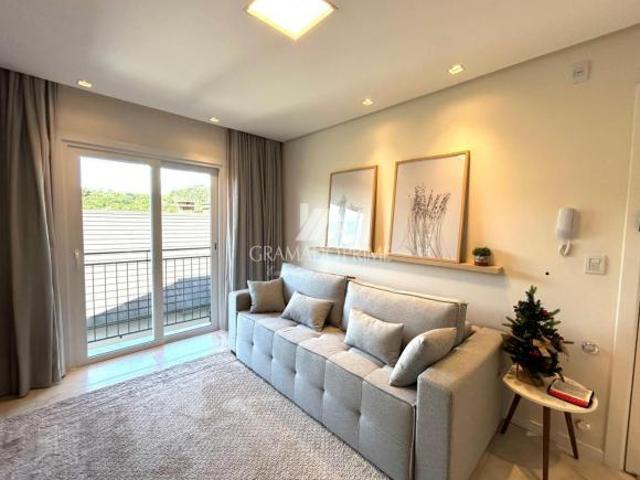 APARTAMENTO FINAMENTE MOBILIADO EM ÁREA NOBRE!