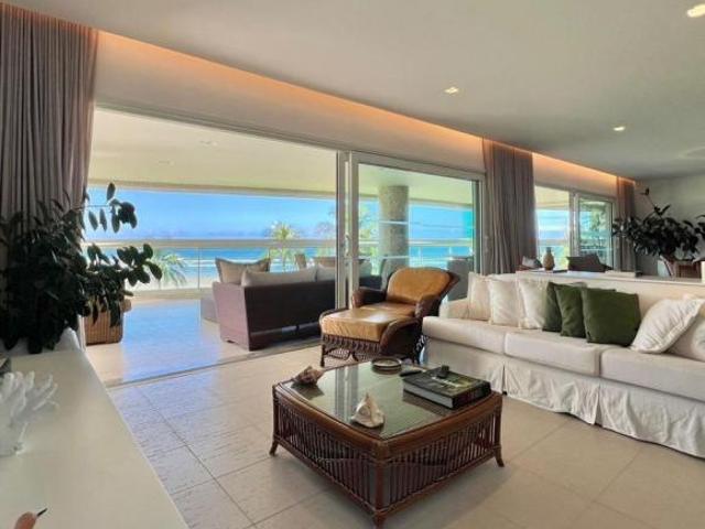 Apartamento frontal ao mar na Riviera de São Lourenço