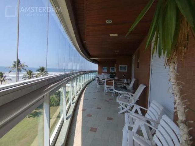 Apartamento frontal, pé na areia, à venda no M6 na Riviera, com 4 suítes, 3 vagas e com 240,00 m²