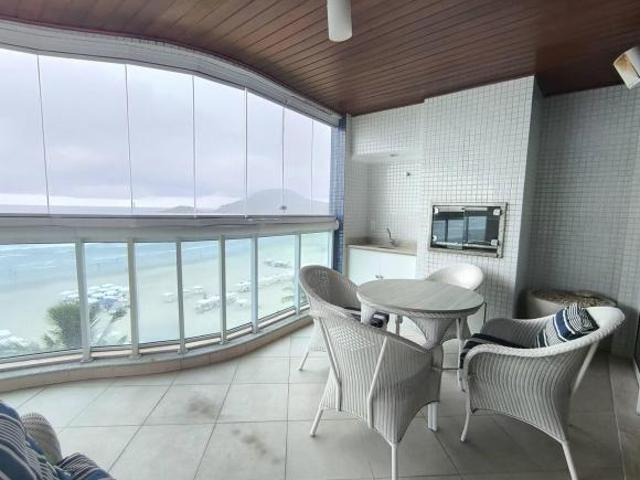 Apartamento frontal, pé na areia, com 3 suítes, á venda na Riviera