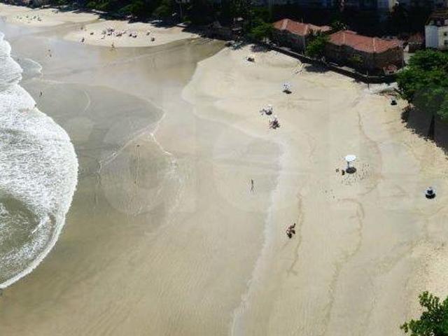 Apartamento frente ao mar na praia de Pitangueiras