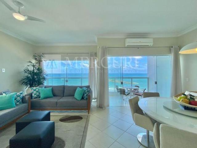 Apartamento frente ao mar à venda na Praia da Pitangueiras em Guarujá