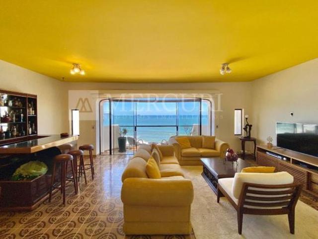Apartamento frente ao mar à venda na Praia das Astúrias em Guarujá