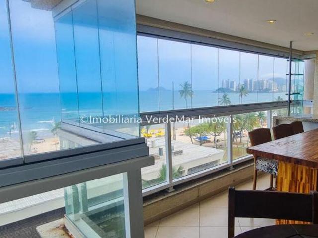 Apartamento frente ao mar à venda na praia das Pitangueiras em Guarujá