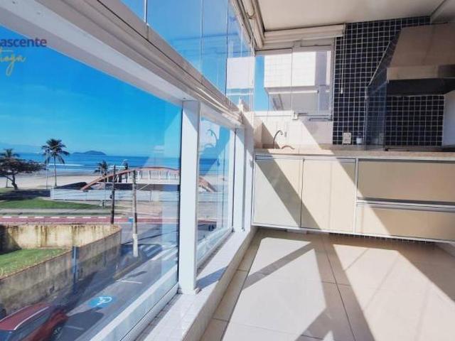 Apartamento frente ao mar com 3 dormitórios
