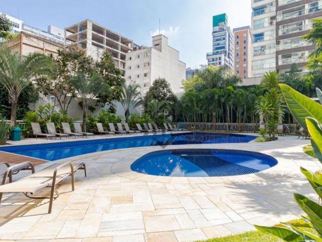 Apartamento frente ao Shopping Frei Caneca andar alto vista livre